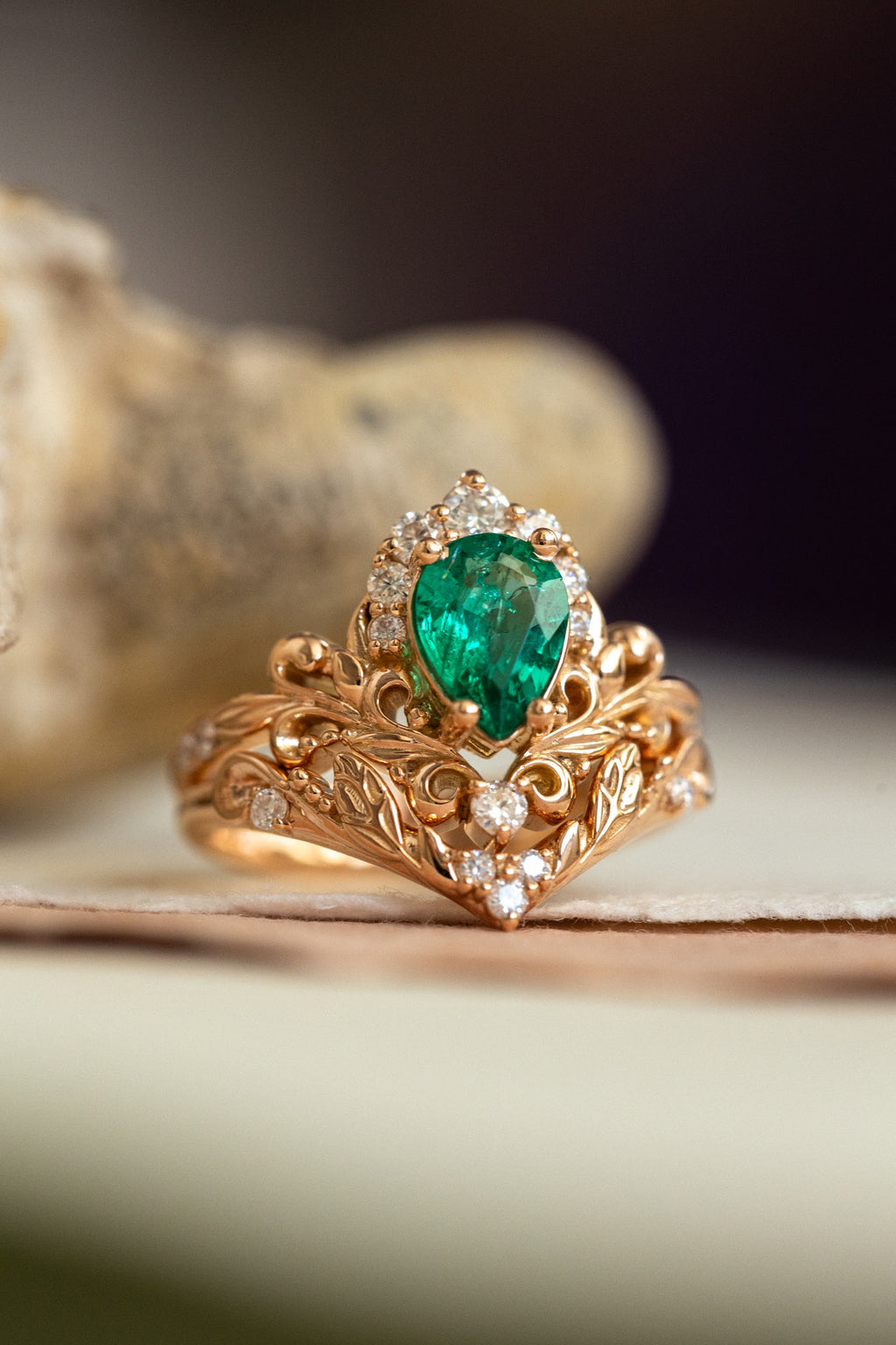 Emerald and diamonds bridal ring set, baroque inspired gold engagement ...