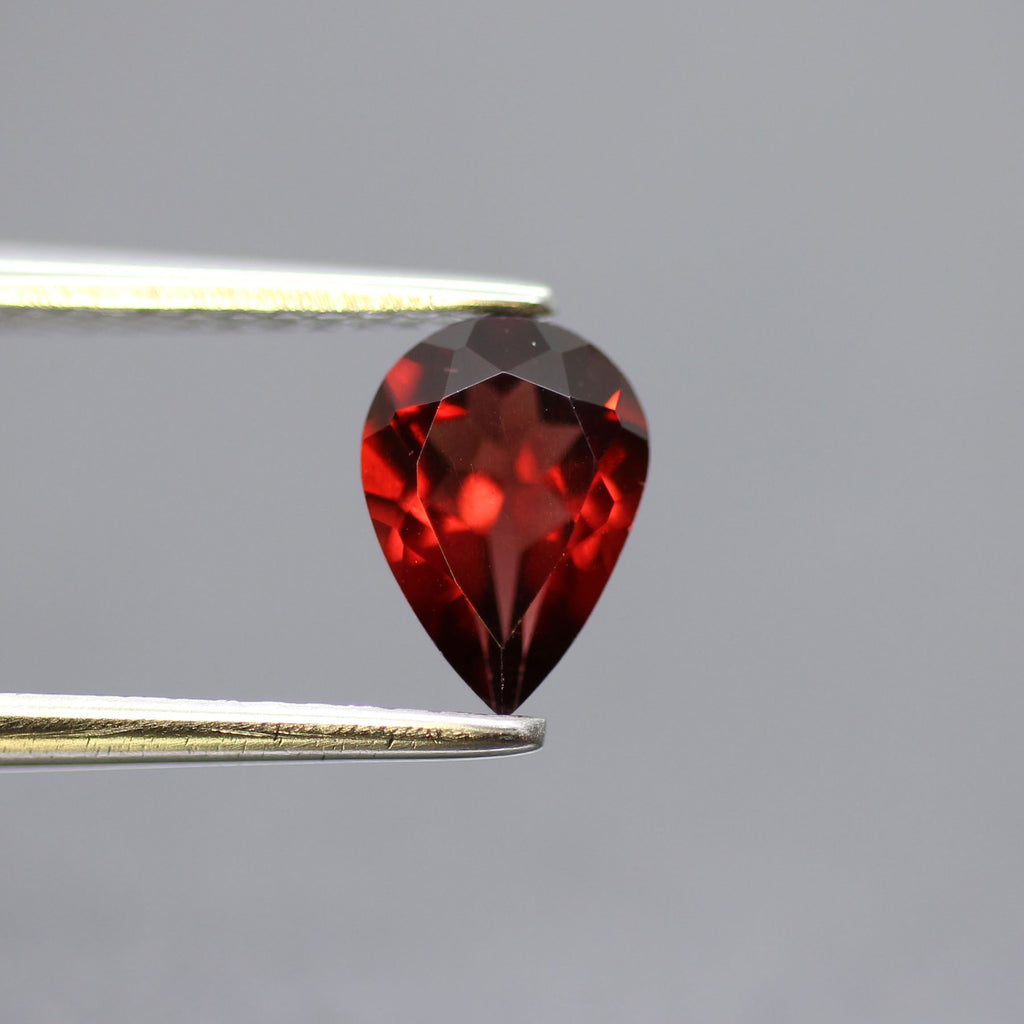 Garnet | natural, pear cut, 7 x 5mm, VS 0.7ct | Eden Garden Jewelry™